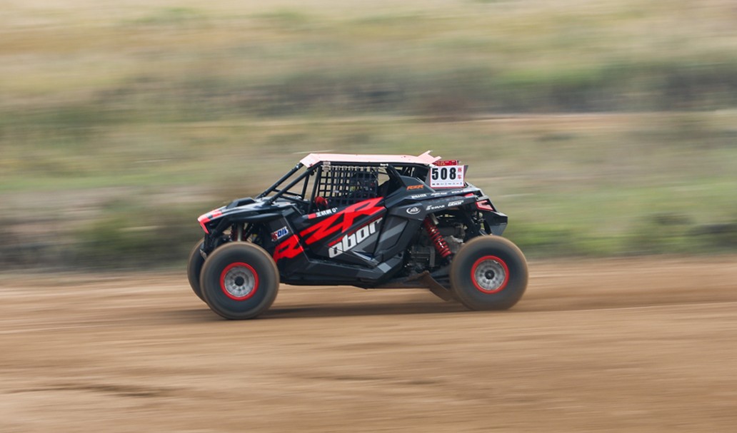 直播中脚踩烈士陵墓、攀爬陵墓摆造型，两人被抓 - 国内 - 新闻频道 - 速豹新闻网